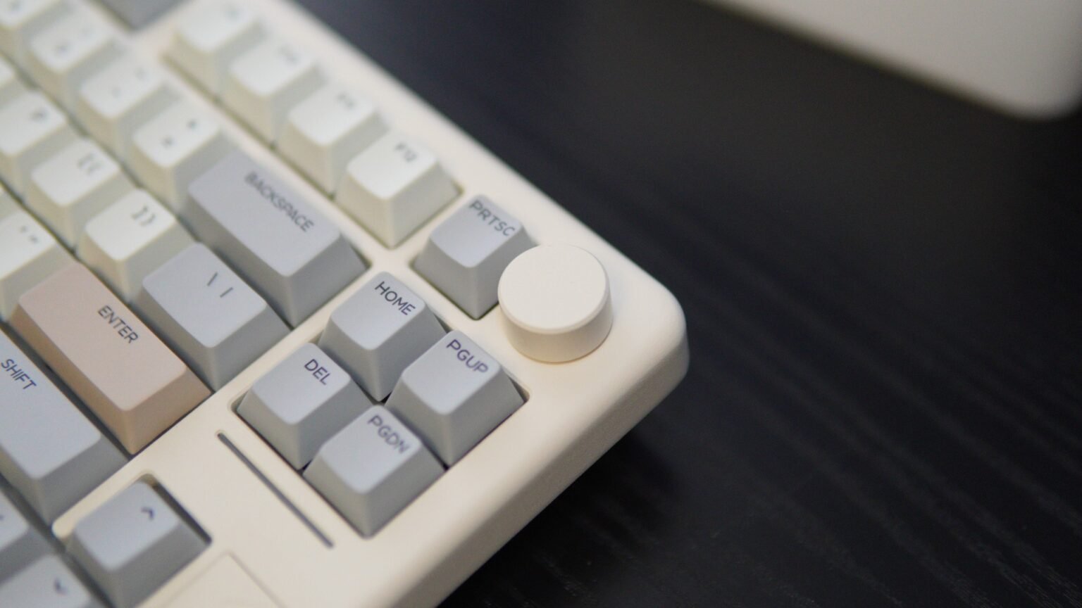 Review: Epomaker Galaxy 70 Mechanical Gaming Keyboard